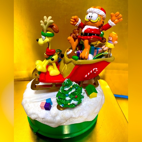 Enesco | Holiday | Garfield The Cat Vtg 8s Christmas Music Box Plays ...